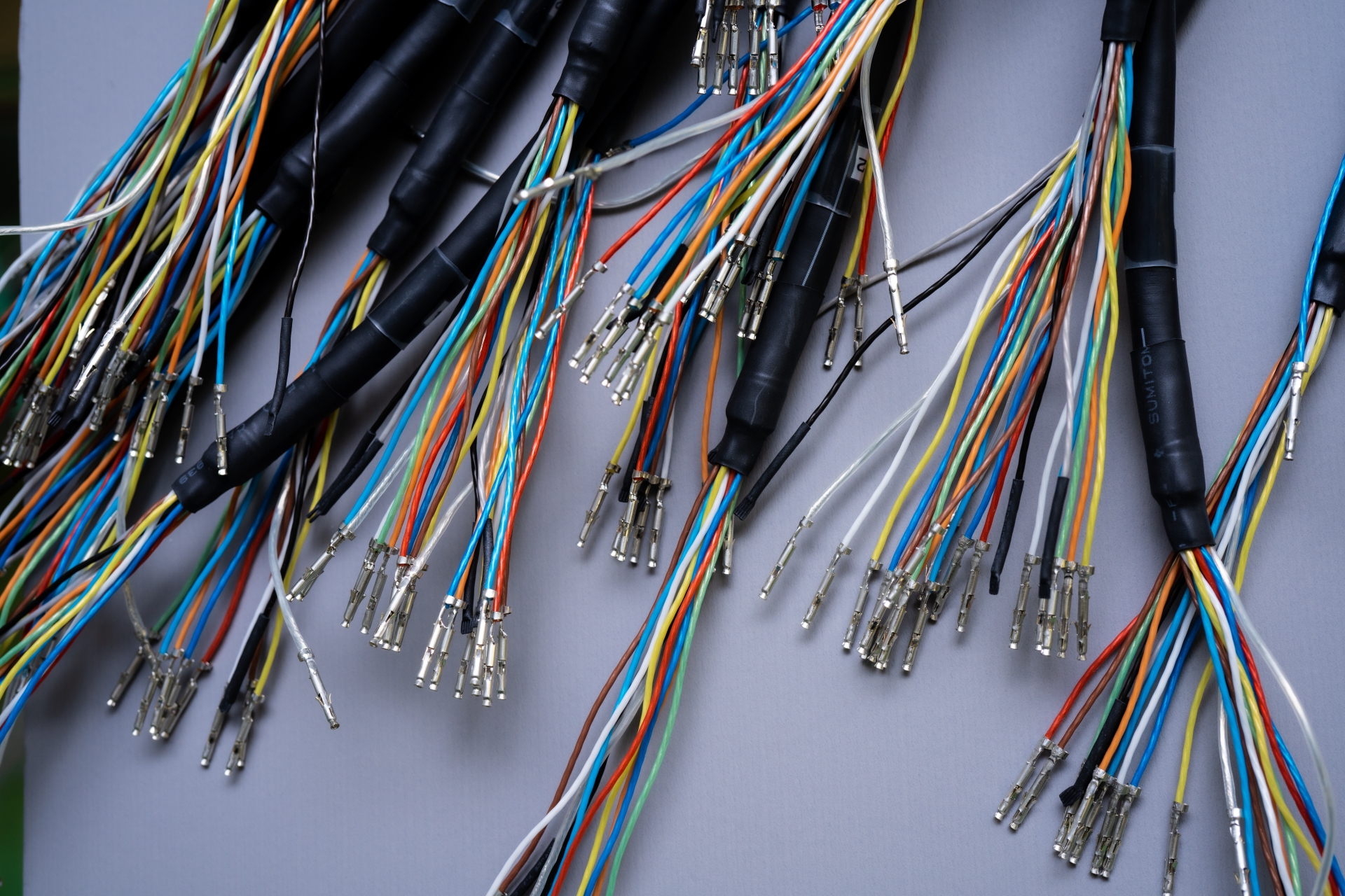 弱電配線（CPEVケーブル）の特徴と使用場面 - 神奈川県の電気工事なら藤沢市のシルバ電設株式会社